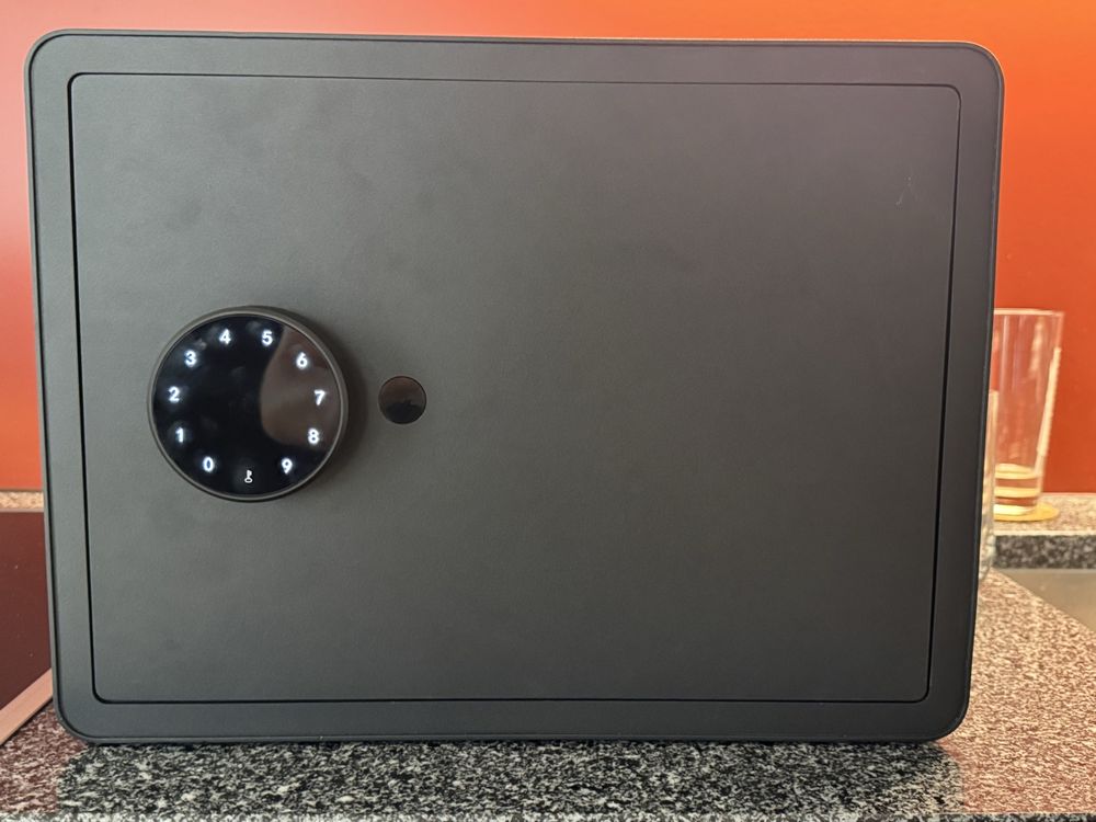 Smart Safe OX – moderner Tresor mit LED-Touchpad (Gebraucht) in Lufingen für CHF 76 – nur ...