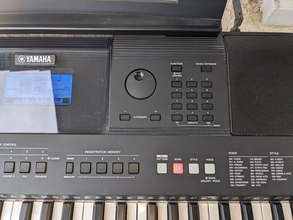 Yahama Keyboard PSR E453 (Gebraucht) in für CHF 85 – mit Lieferung auf ...
