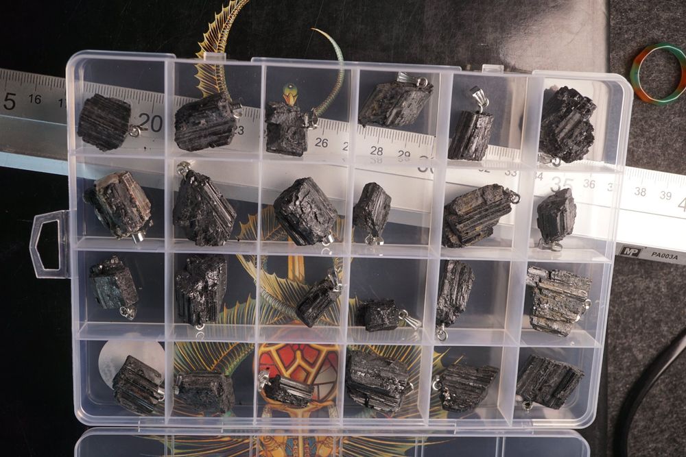 Turmalin Schwarz anhänger Set: 24x Stück in Box (Neu und originalverpackt) in Eschenbach SG für ...