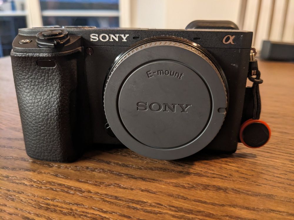 Sony Alpha 6400 - Body & 1x 50mm Objektiv | Kaufen auf Ricardo