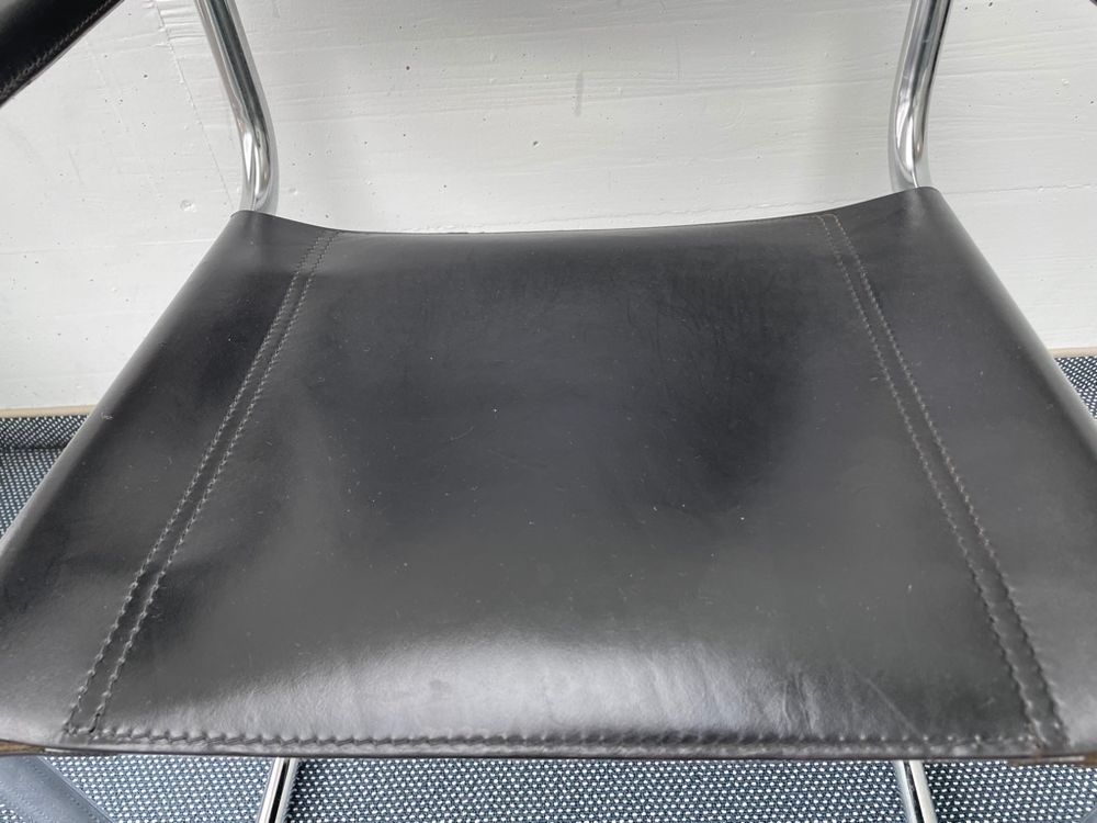 Freischwinger Designklassiker schwarzes Leder und Chromstahl (Gebraucht) in Zürich für CHF 120 ...