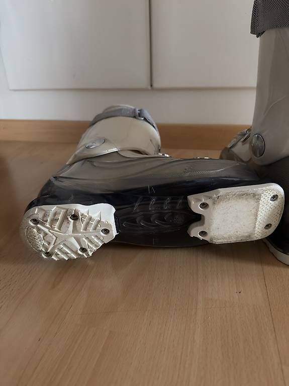 Atomic Pro T2 ASY Skischuhe Gr. 24.5 (Gebraucht) in Steinach für CHF 32 ...