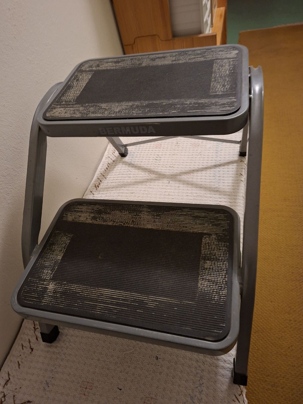 Praktische Trittleiter "Bermuda" - Ideal für den Haushalt! (Gebraucht ...