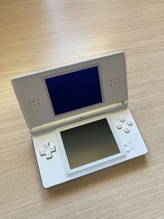 Nintendo DS Lite mit OVP und My Sims Games in TOP Zustand (Gebraucht ...