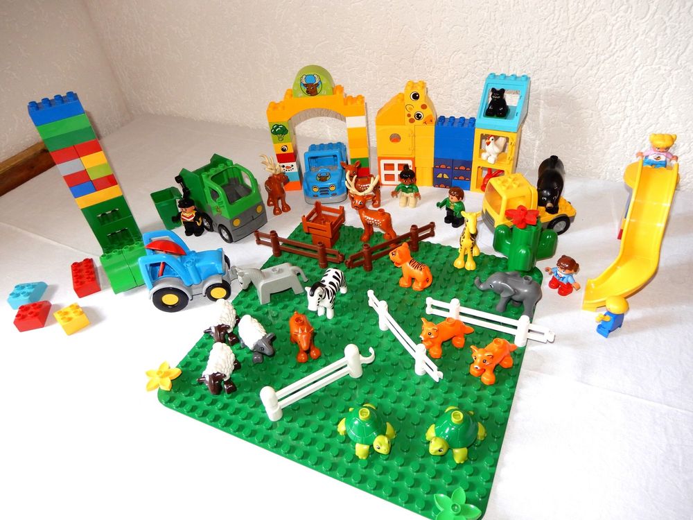 LEGO-DUPLO ZOO Tiere, Fahrzeuge, gr. Platte, über 100 Teile (Gebraucht) in Senèdes für CHF 45 ...