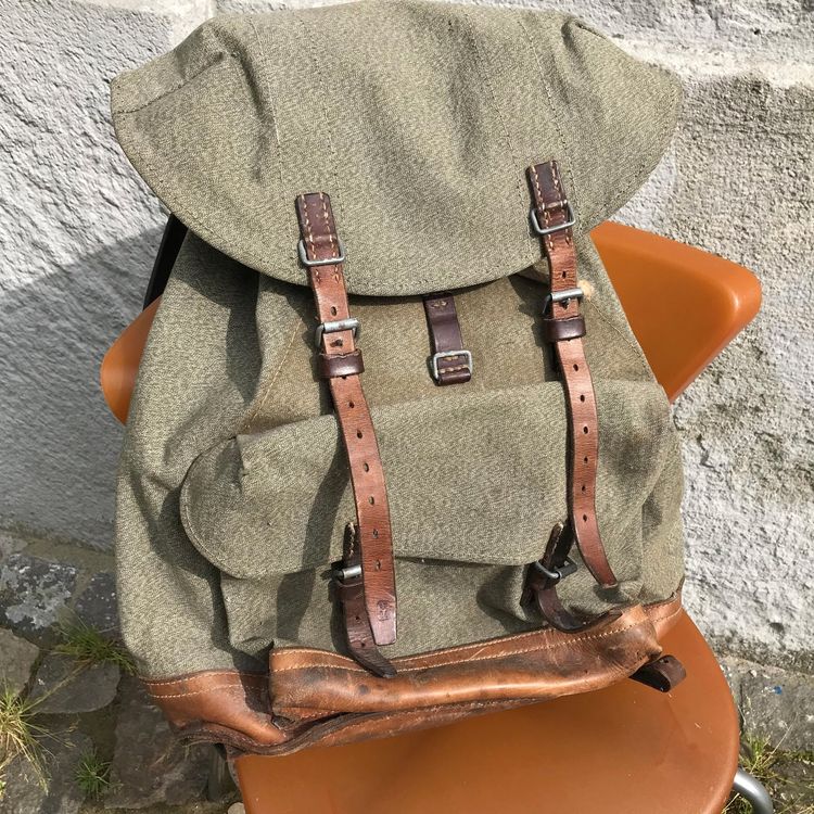 alter Militärrucksack Vintage Rucksack Stoff/ Leder | Kaufen auf Ricardo