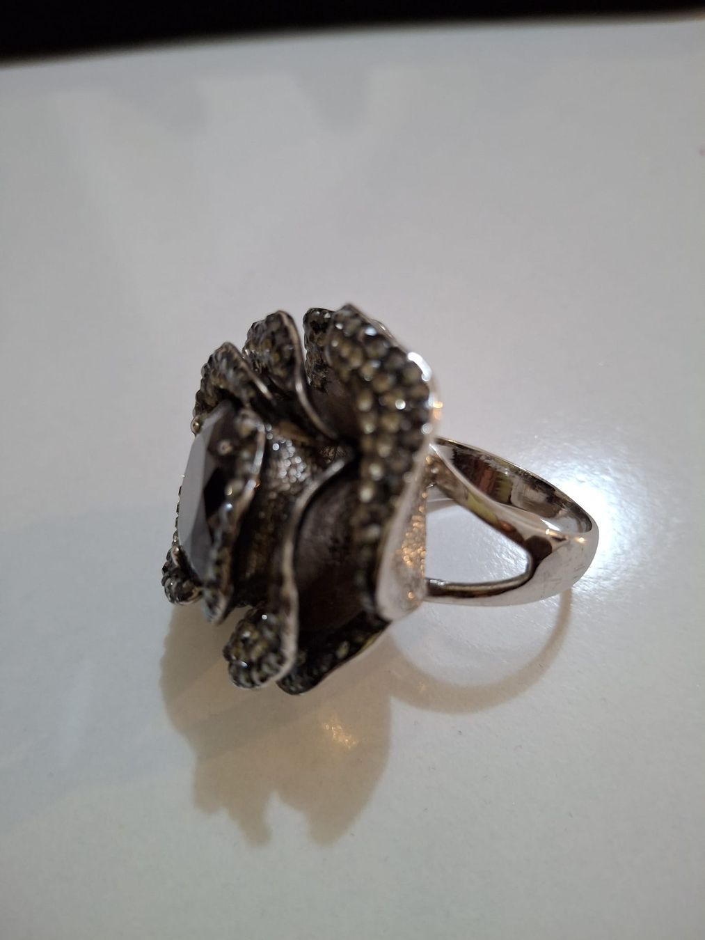 Bague fleur vintage argentée avec pierre noire rare! (Neuf (Voir ...