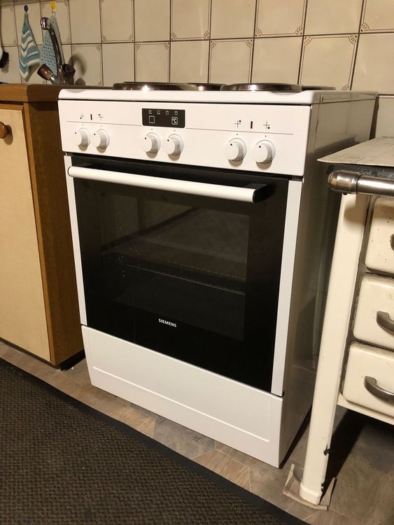 Elektroherd freistehend mit Backofen und vier Gussplatten | Kaufen auf ...