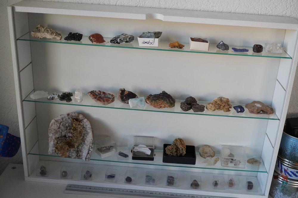 Vitrine voller Mineralien - Von Larimar-Charoit Lot3 (Neu und originalverpackt) in Eschenbach SG ...