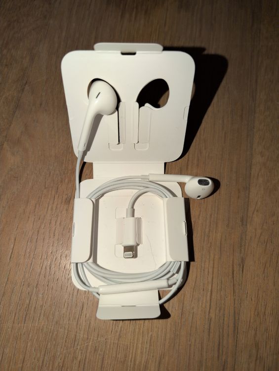 NEU Original Apple Kopfhörer mit Lightning Anschluss (Neu und ...