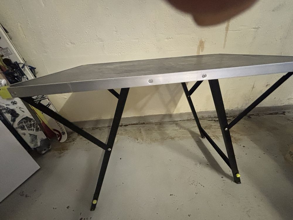 Zuschneide Tisch oder Arbet Tisch klappbar (Gebraucht) in Zug für CHF ...