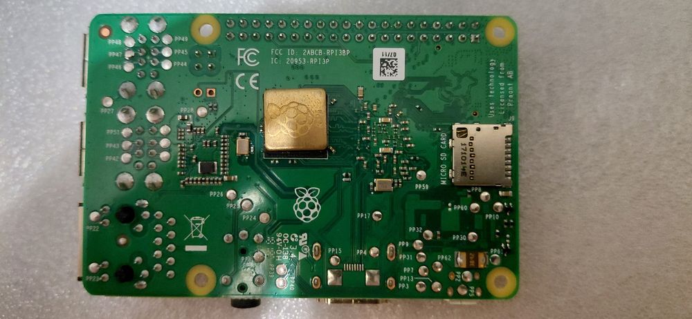 Raspberry pi 5 et 3 avec ecrans tft hdmi et e-ink (D'occasion) à ...