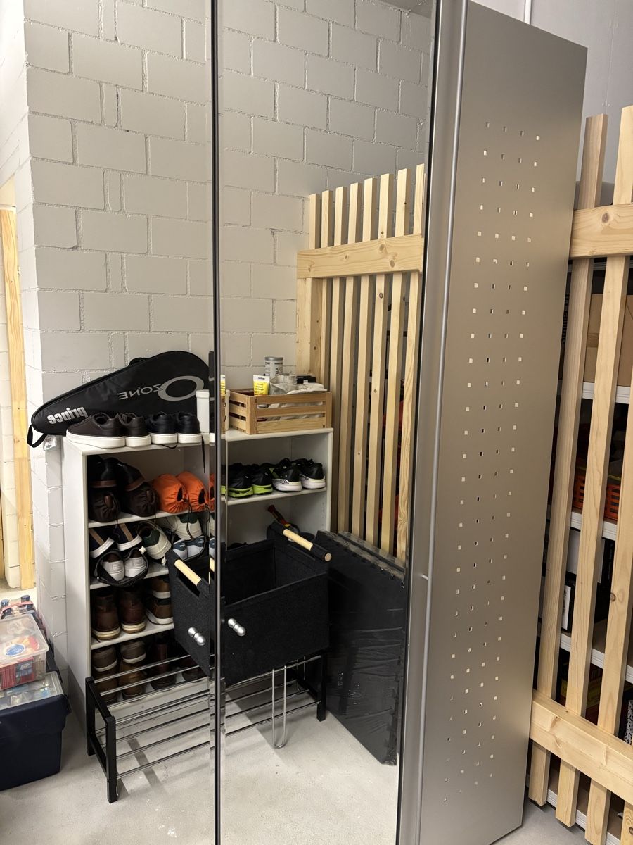 Schrank von Möbel Pfister mit Spiegel, 4-türig (Gebraucht) in Seuzach ...