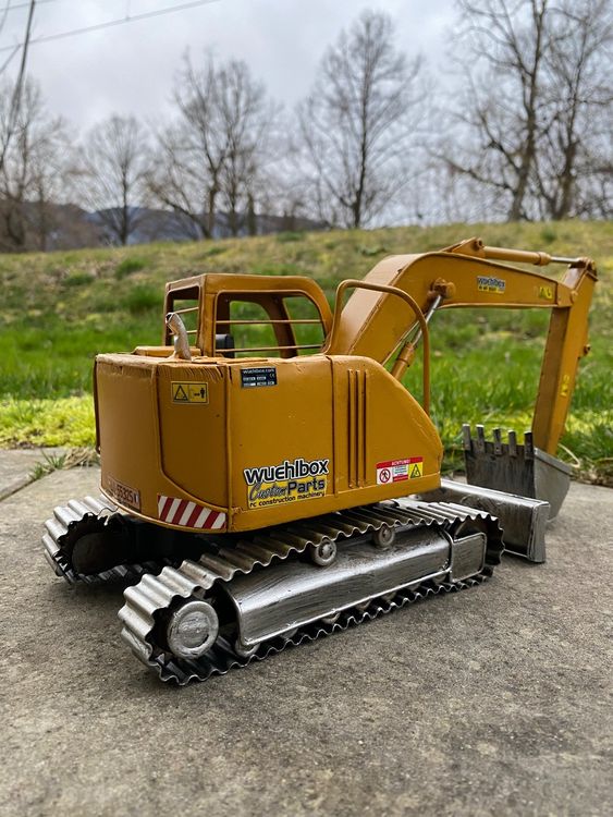Raupenbagger aus Blech (Neu (gemäss Beschreibung)) in Langendorf für ...