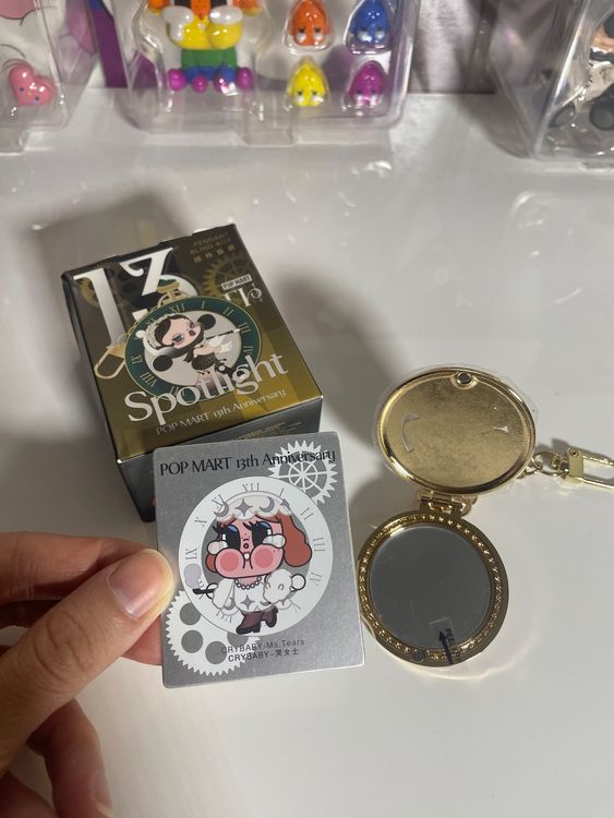 SPOTLIGHT POP MART 13th Anniversary Mirror Pendant (Neu (gemäss ...