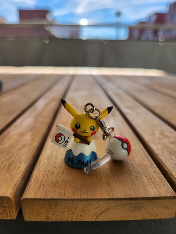Pokemon Pikachu mit Pokeball Anhänger (Neu (gemäss Beschreibung)) in ...