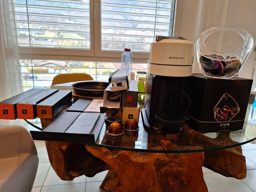 Nespresso Vertuo + Capsules + recipient | Kaufen auf Ricardo