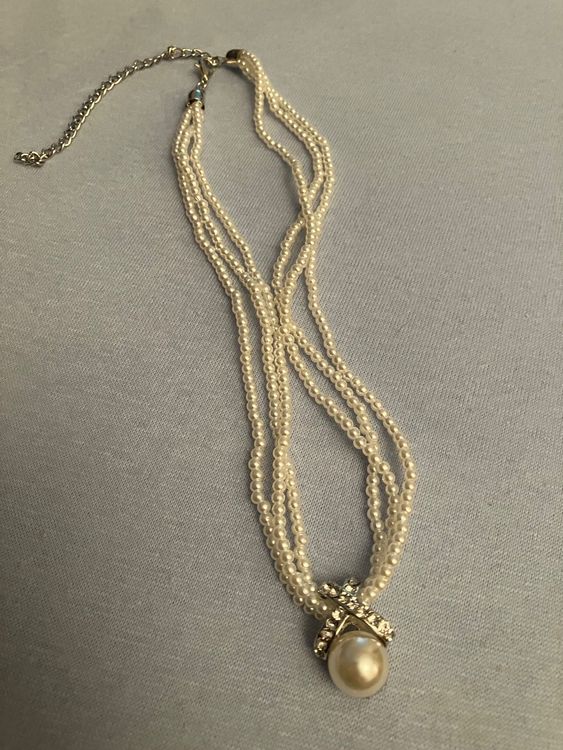 Dreireihige Perlenkette mit grosser Perle undStrasssteinchen (Neu ...