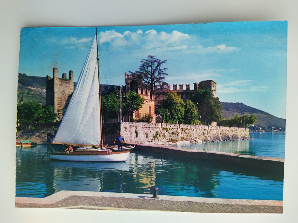 Segelboot und Schloss, dat 1969 (Gebraucht) in Ohmstal für CHF 3 – mit Lieferung auf Ricardo kaufen