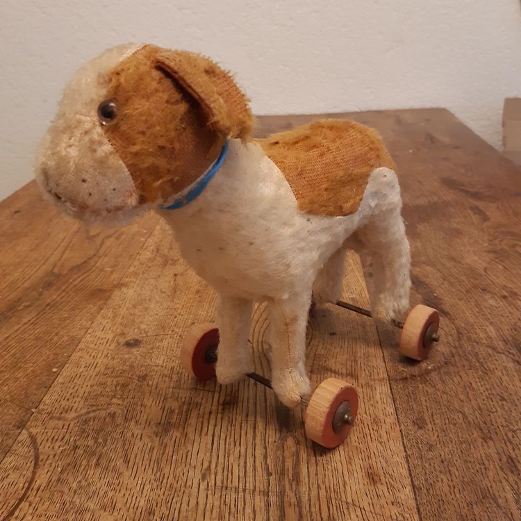 Vintage Hamiro Plüsch-Hund auf Rädern, Spielzeug Begleithund (Gebraucht ...