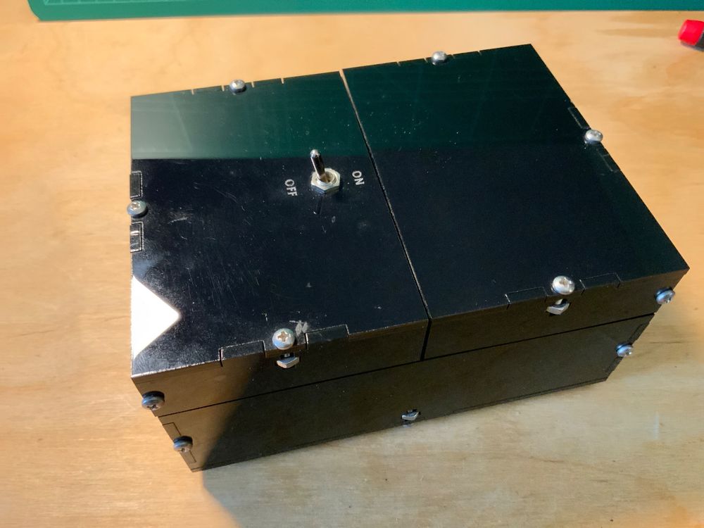 Useless Box - Lustiger Scherzartikel | Kaufen auf Ricardo