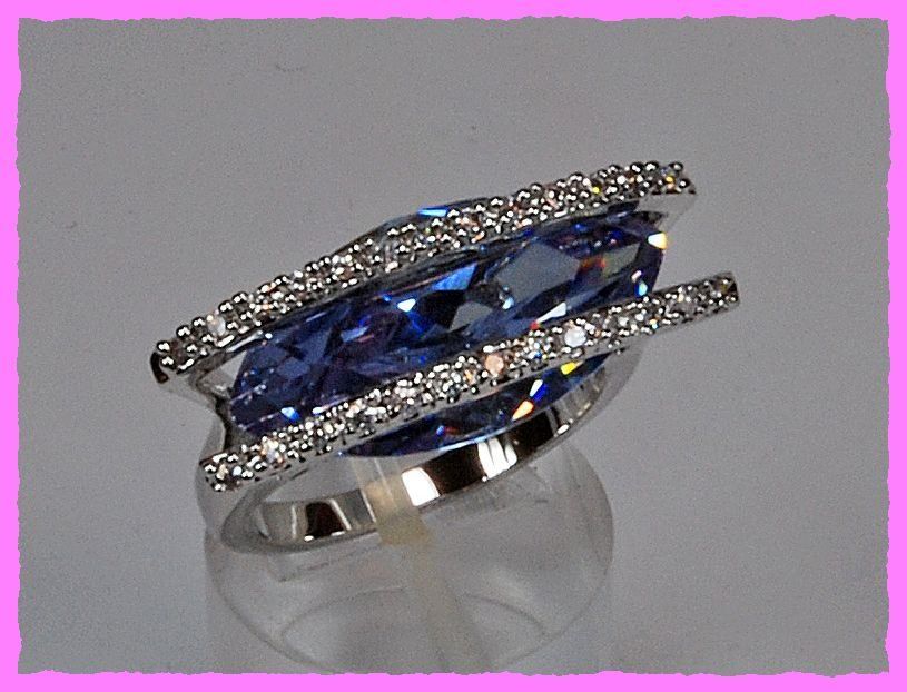 Exklusiver Ring mit lila u. weissen Zirkonia (Neu und originalverpackt ...