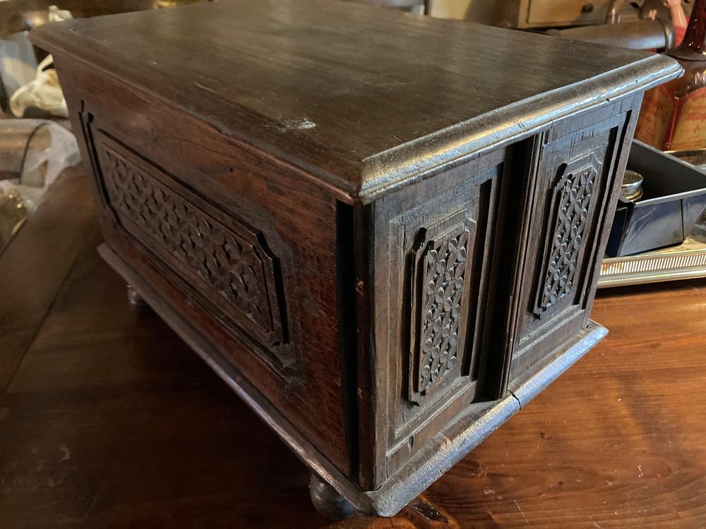 Coffre tiroirs Boite Kaste sculpté bois Holz antik (Gebraucht) in St-Cierges für CHF 310 – mit ...