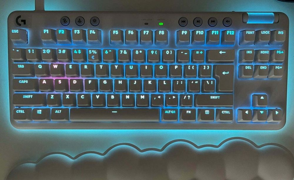 Logitech G715 tactile (Neu (gemäss Beschreibung)) in St. Gallen für CHF ...