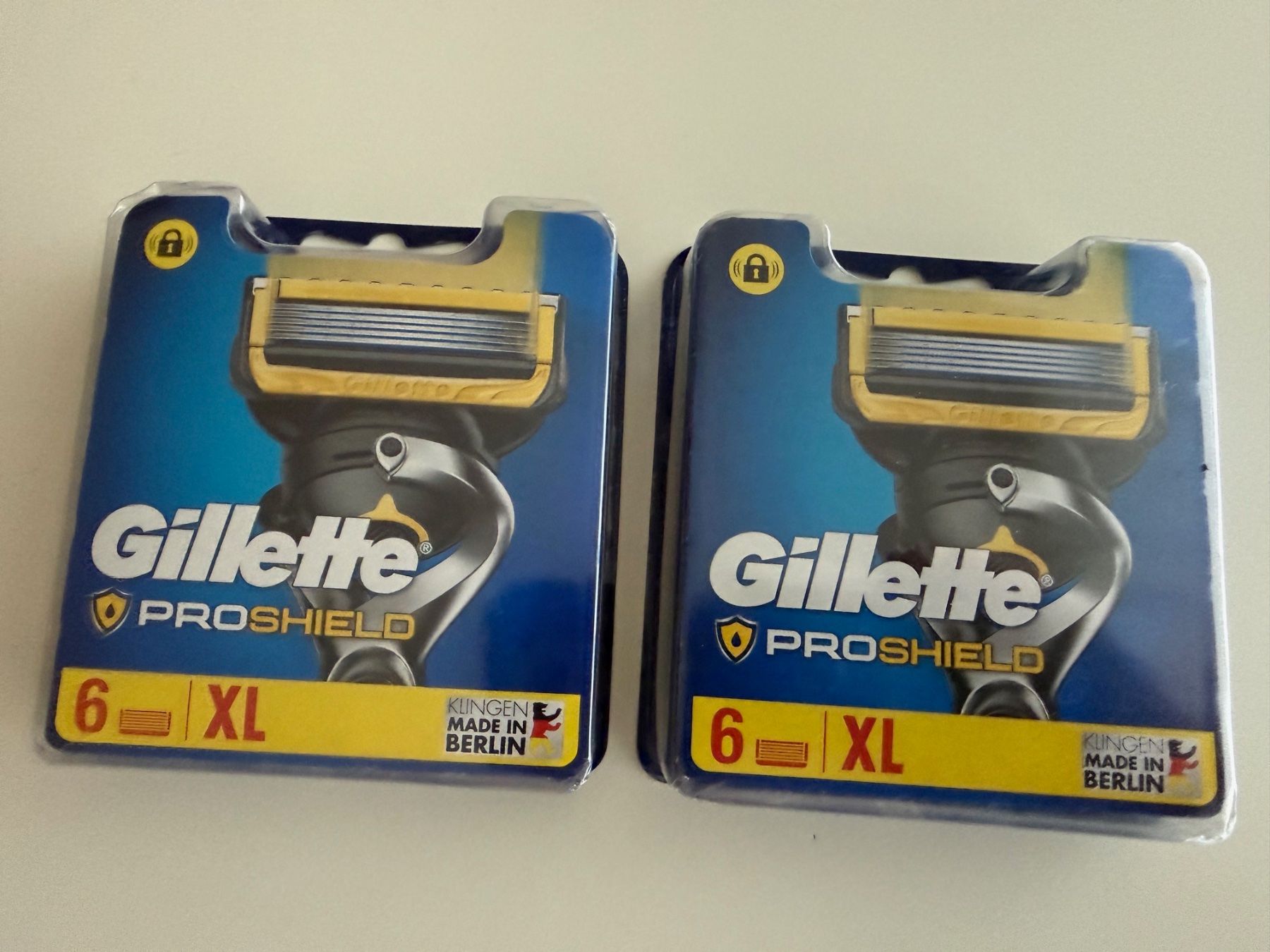Gillette ProShield, 12 pcs (Neu und originalverpackt) in St-Gingolph ...