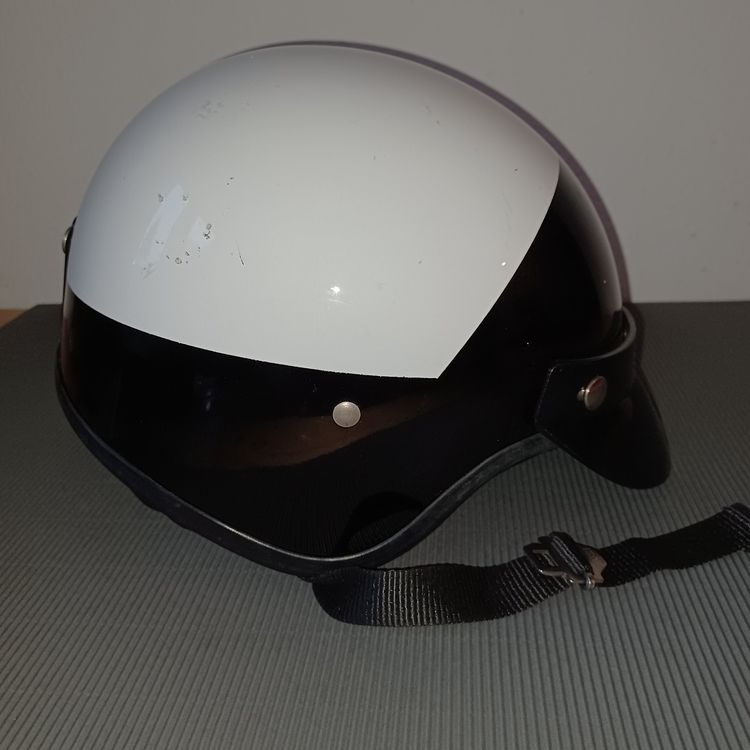 HELM. Weiss-Schwarz mit Visier. (Gebraucht) in Zürich für CHF 41 – mit ...