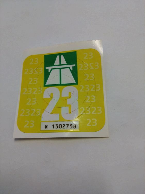 Autobahnvignette 2023 (Neu und originalverpackt) in Nuglar für CHF 24 – mit Lieferung auf ...