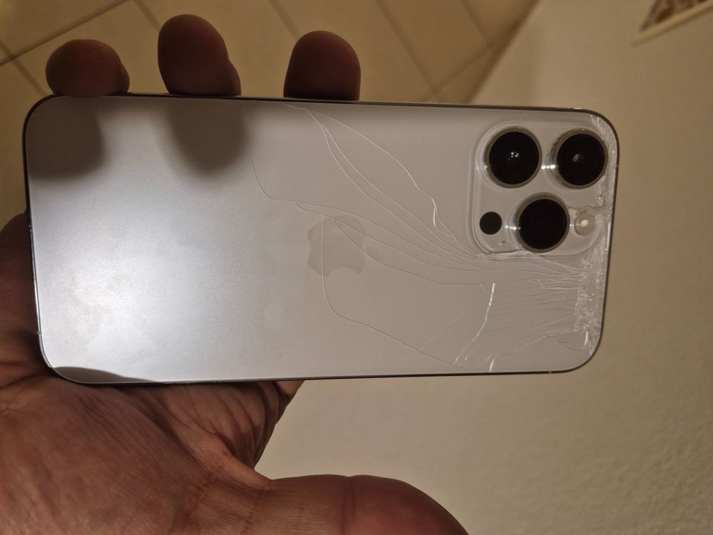 iPhone 14 Pro Max Rückseite gesprungen vorne wie neu (Gebraucht) in ...