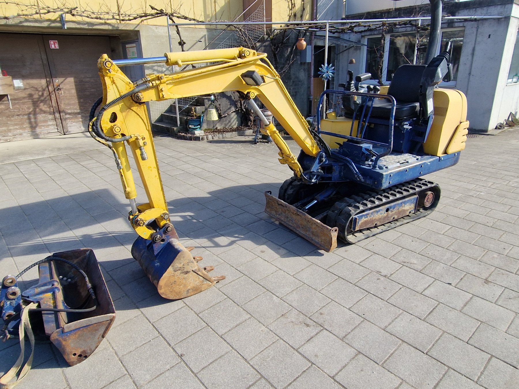 Bagger Hutter IHI 15J 1.5t (Gebraucht) in Gampelen für CHF 8800 – nur Abholung auf Ricardo kaufen