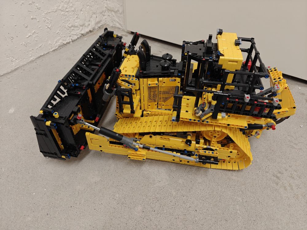 Lego Technic Raupen-Dozer CAT D11 42131 - Top Zustand! (Neu (gemäss ...