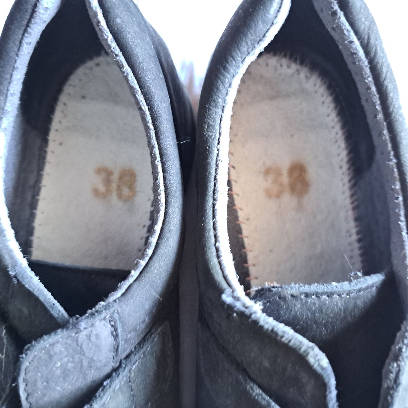 Halbschuhe wildleder Gr 38 (Gebraucht) in Grindelwald für CHF 5 – mit ...