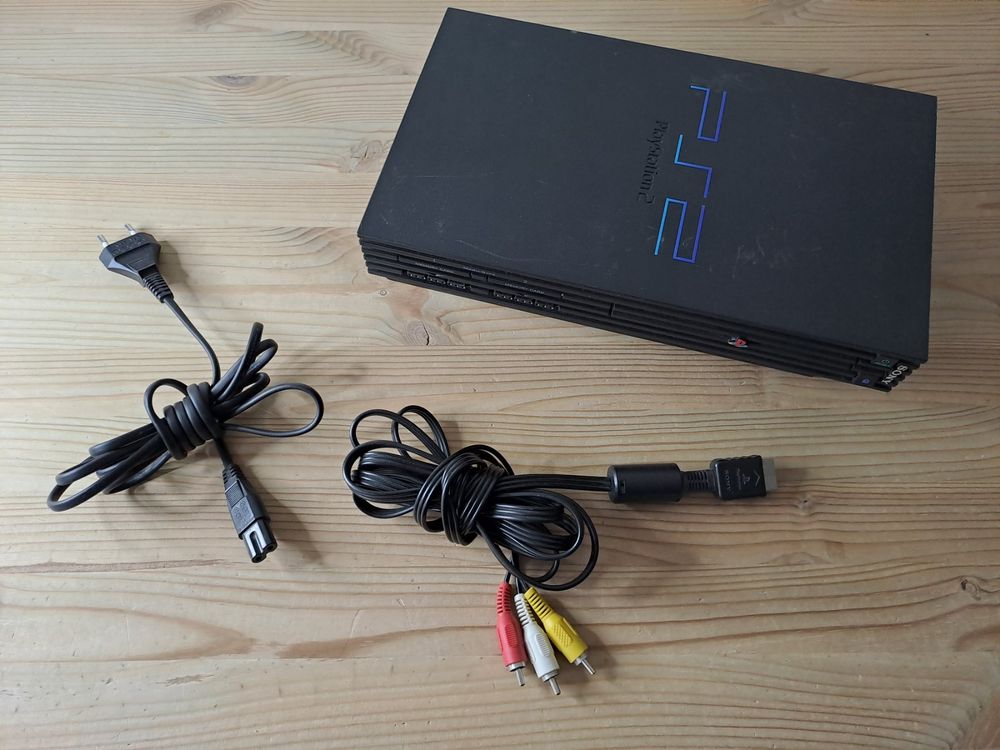 SONY Playstation 2 PS2 FAT Schwarz SCPH-50004 mit Kabeln (Gebraucht) in ...
