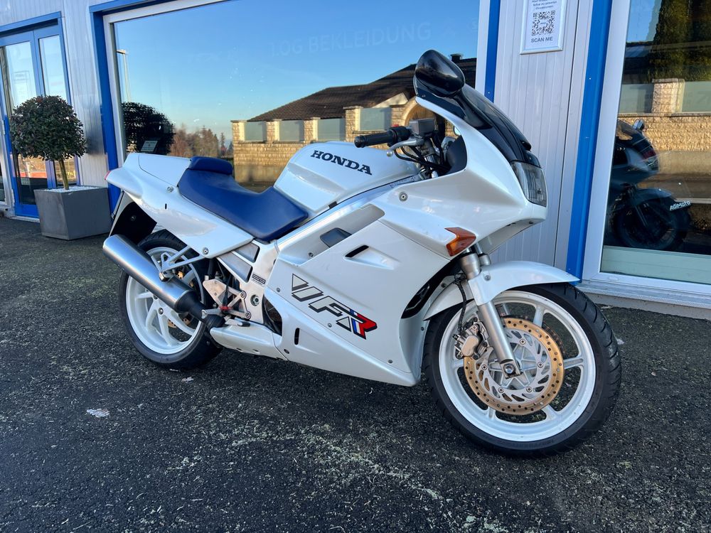 Honda VFR 750 F (RC36) (Gebraucht) in Schellenberg für CHF 906 – nur Abholung auf Ricardo kaufen
