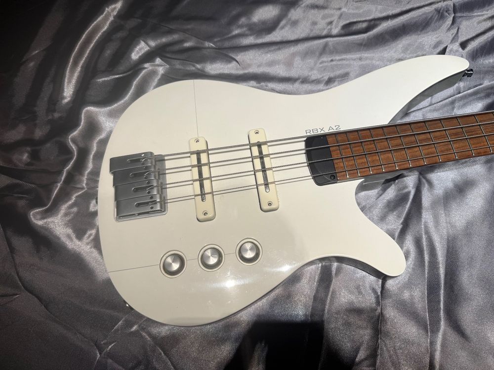 Yamaha RBX A2 Bassgitarre, weiss, Top Zustand, selten (Gebraucht) in ...