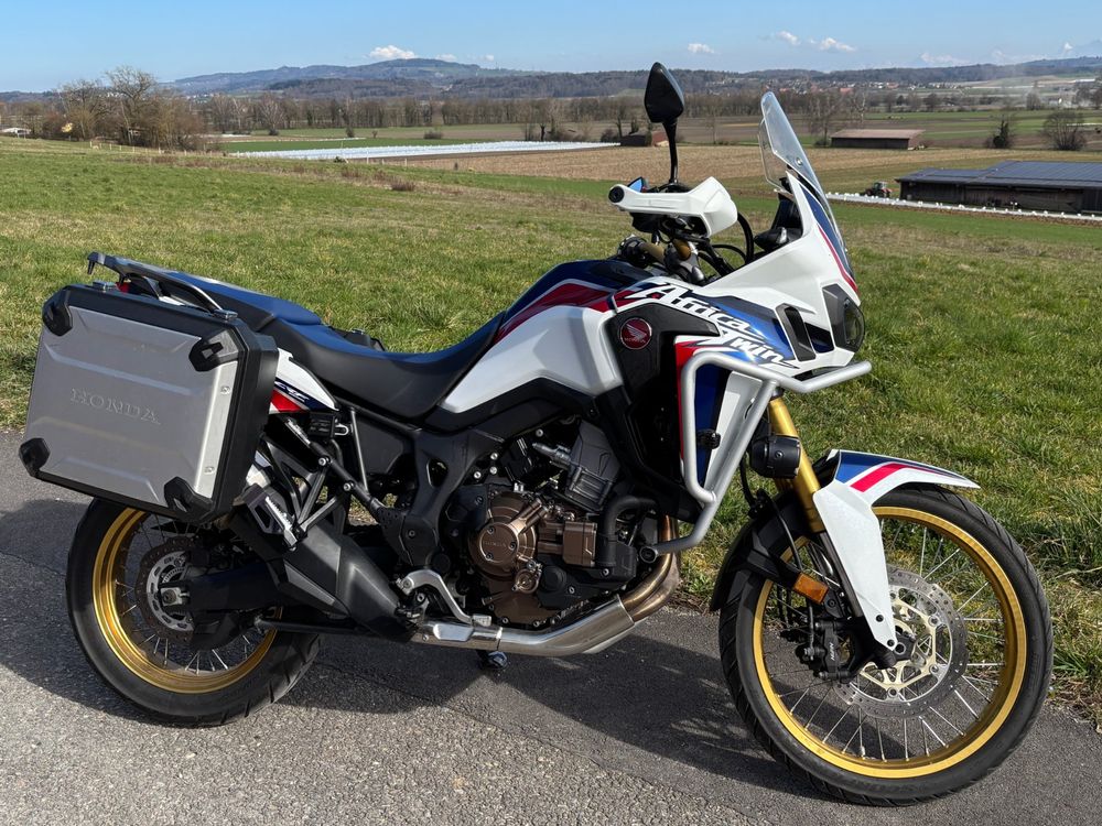 Elegantes Honda Africa Twin Gebraucht Ebenbildbrend6049