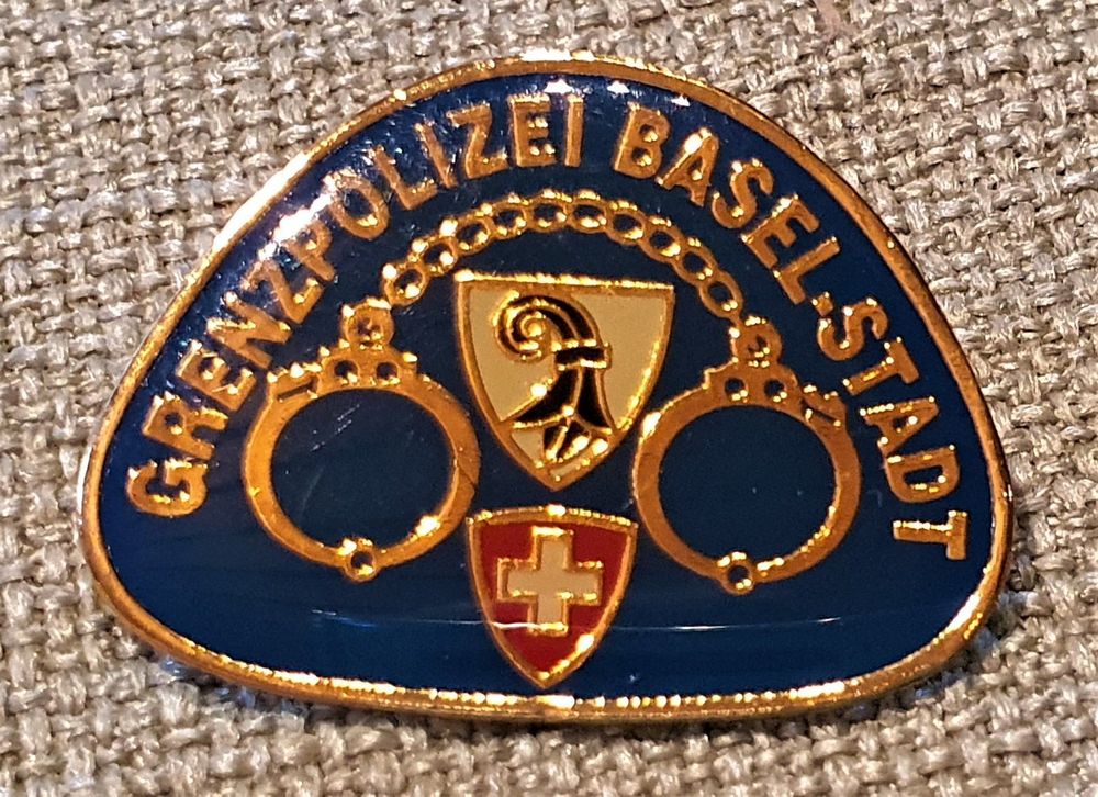 M495 - Pin Grenz Polizei Basel Stadt Schweiz Handschellen (Gebraucht) in Reinach BL für CHF 2 ...