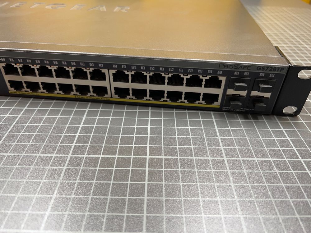 Netgear Pro Safe 24 Port Gigabit Smart Switch PoE & 4sfp (Gebraucht) in ...