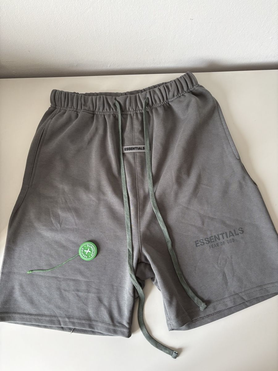 Essentials Fear of God Shorts, gris foncé (Neuf (Voir description)) à ...