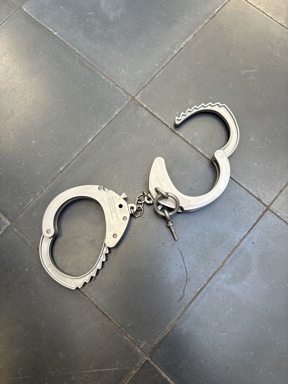 Handschellen Kids (Gebraucht) in Ennetbaden für CHF 3 – mit Lieferung ...