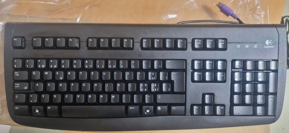 Logitech Computer Keyboard PS2. (Fr/De layout) (Neu und ...