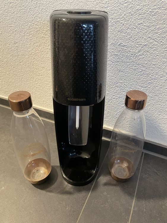 Sodastream Wassersprudler schwarz + 2 Flaschen, guter Zustan (Gebraucht ...