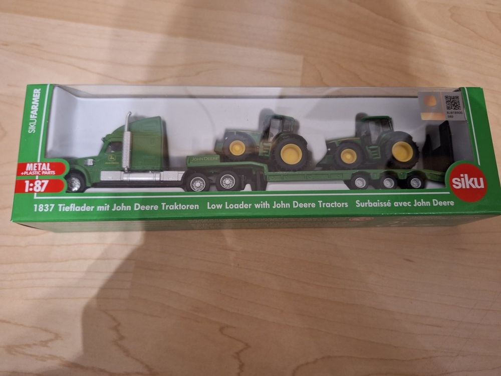 Siku Tieflader mit John Deere Traktoren (Neu und originalverpackt) in Wanzwil für CHF 9 – mit ...