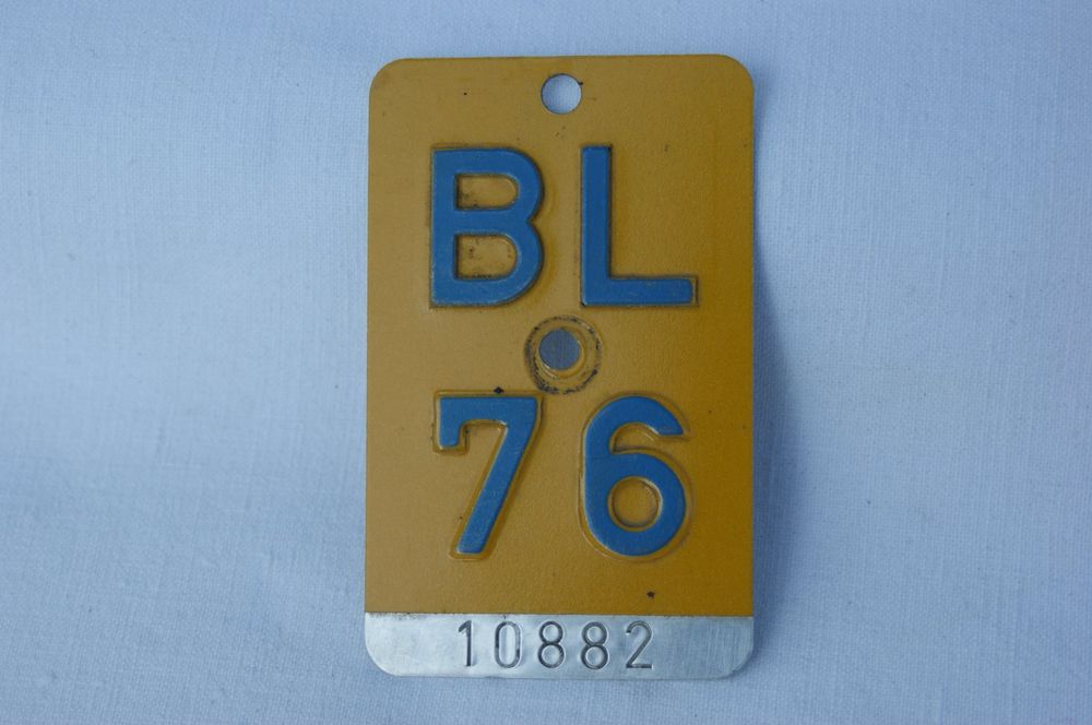 BL 76 - TÖFFLINUMMER - MOFASCHILD - PLAQUE DE MOFA - BL 76 (Gebraucht) in für CHF 9 – mit ...