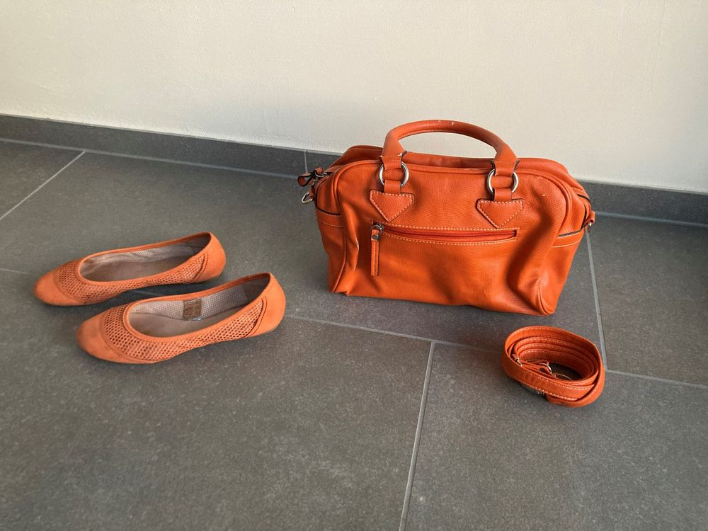 Handtasche Und Schuhe Gleiche Farbe