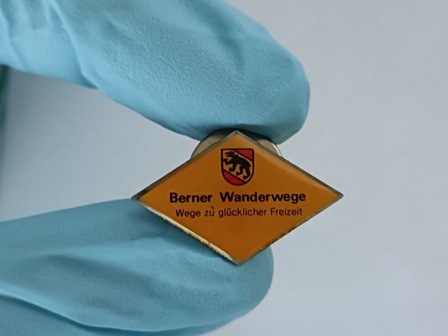Pin Schild Berner Wanderwege "Wege zu glücklicher Freizeit" | Kaufen ...