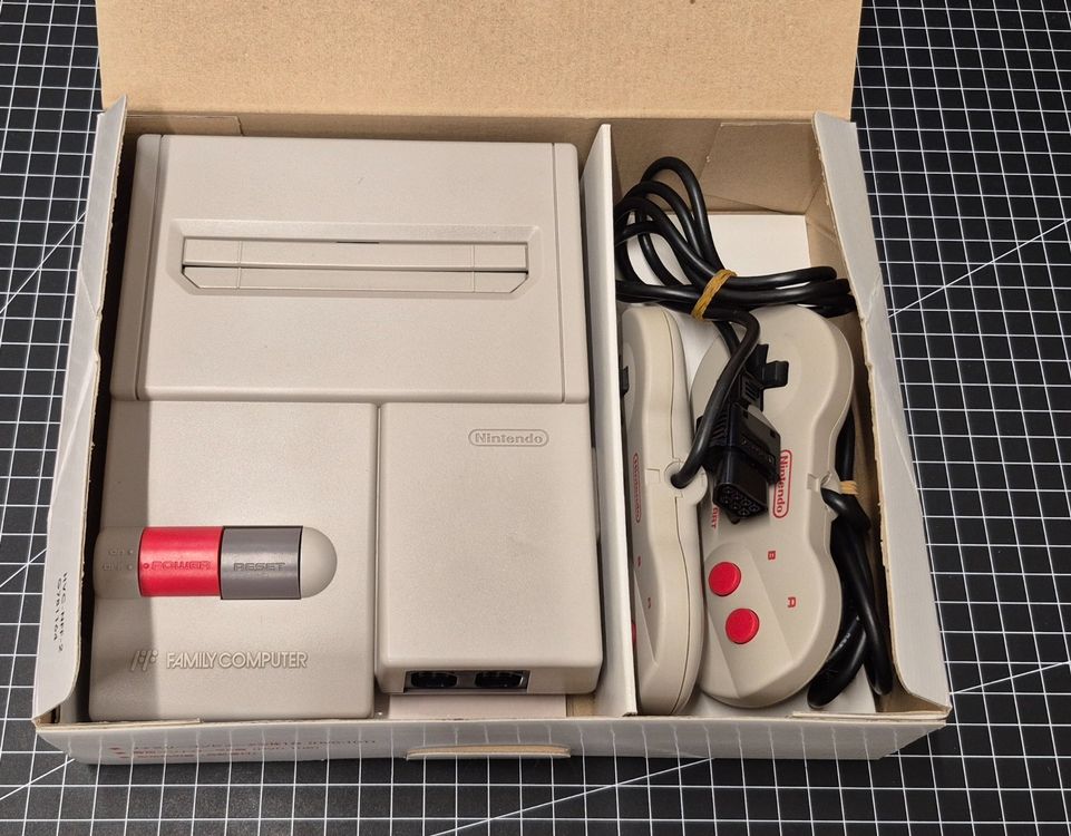 Nintendo Famicom AV Japan dans son carton + 1 jeu (Gebraucht) in Blonay für CHF 200 – mit ...